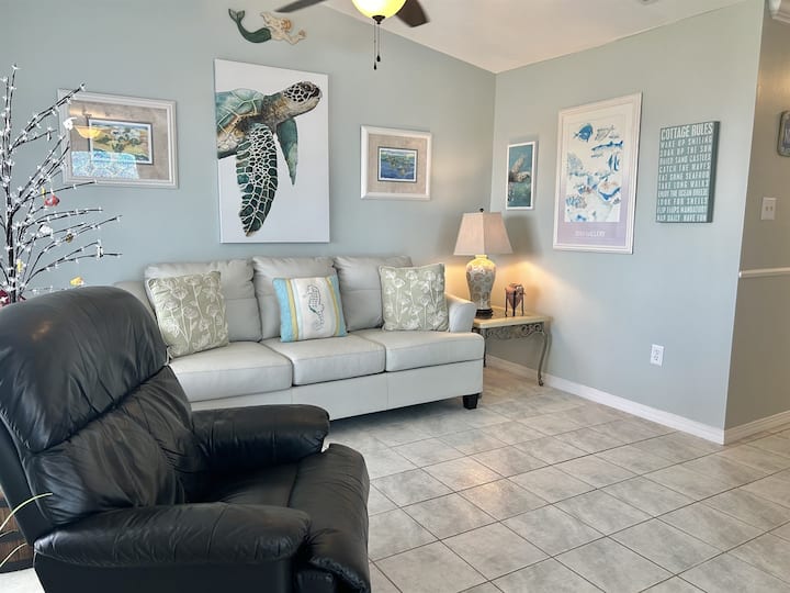 Gorgeous Renovated Condo Across From Beach Access - Pensacola Beach, FL