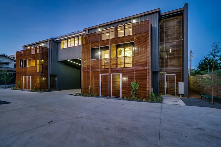 Bardo Lofts Courtyard Suite #110 - Irving, TX