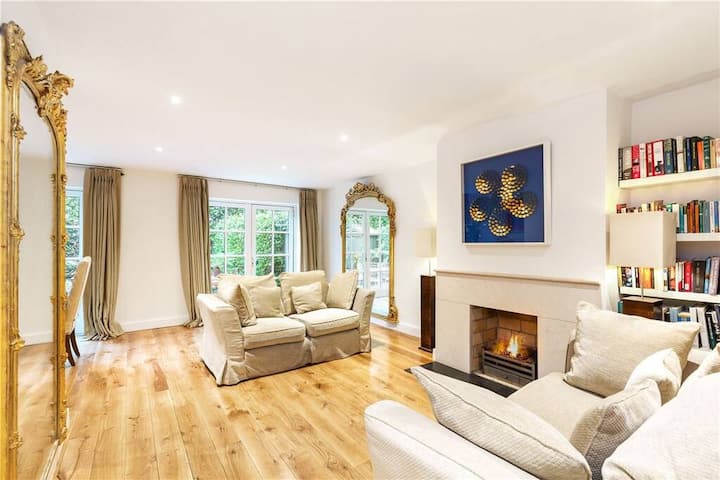 Period Character With Modern Comforts In Monkstown - Dublin