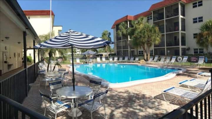 Condo# 304 2 Bed/1 Bath Condo Steps To Siesta Key Beach! - Siesta Key, FL