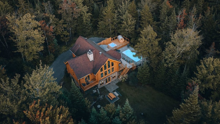 Chalet De Luxe Avec Spa, Sauna Et Piscine Privée - Saint-Sauveur