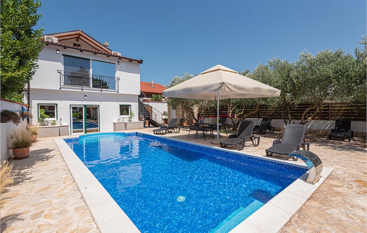 Nice Apartment In Dubrava Kod Sibenika - Skradin