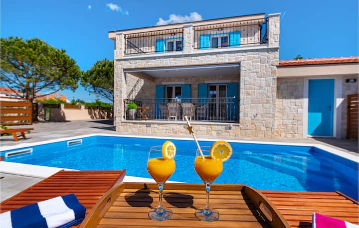 Pet Friendly Home In Privlaka - Zaton