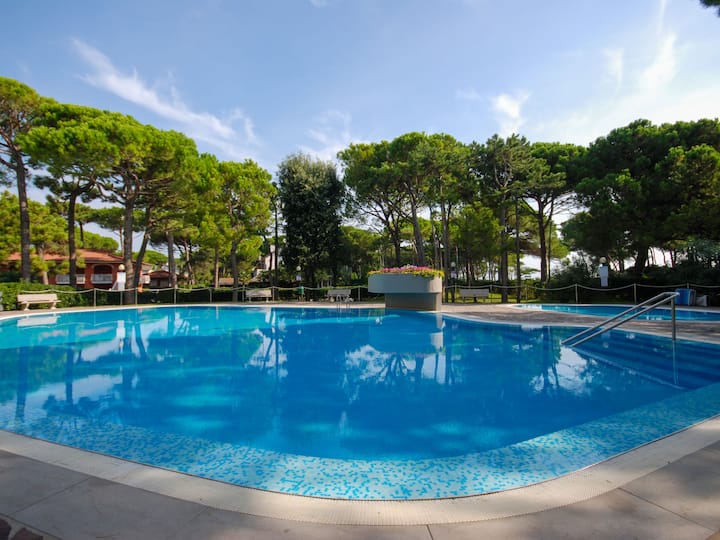 Acogedor Apartamento Para 4 Personas Con Piscina, Wifi, A/c, Tv, Terraza Y Mascotas Permitida - Lignano Riviera
