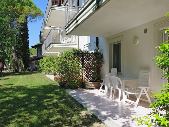Nice Apartment In Villa For 6 Guests With Pool, Wifi, Terrace, Pets Allowed And Parking - Monfalcone