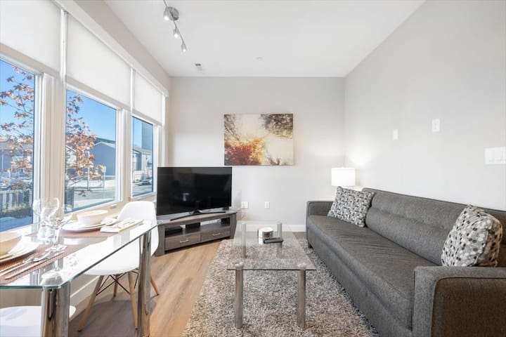 Studiolux In Trendy Neighborhood | Pool - Boston, MA