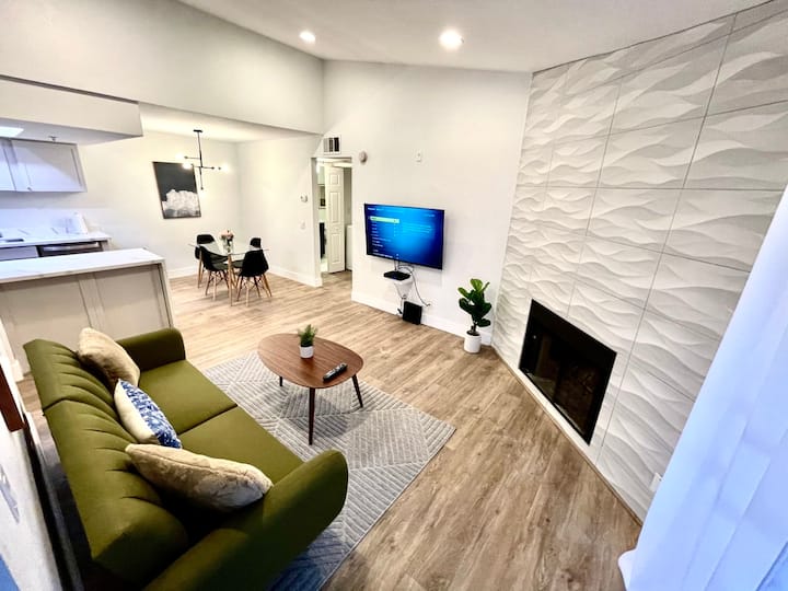 Fully Renovated 2br/2ba Condo W/strip View - Las Vegas