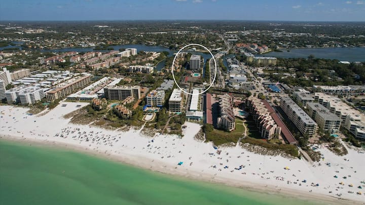 Anchorage Resort 9th Fl 2-bdm Condo, Balcony, Pool - Venice, FL