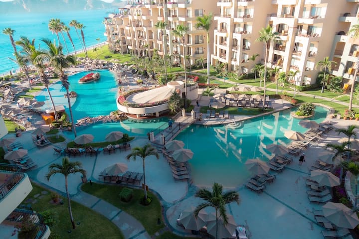 Luxury Medano Beachfront I Walk To Downtown Cabo - Cabo San Lucas