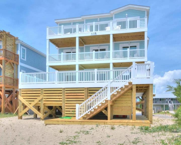 Drift Away: Oceanfront Home - Sleeps 16! - Oak Island, NC