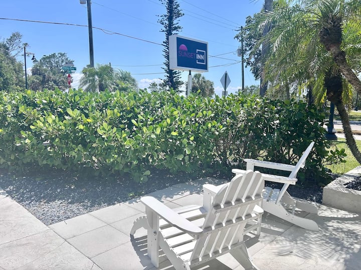Newly Renovated Charlotte Harbor - Sunset Inn #1 - Punta Gorda, FL