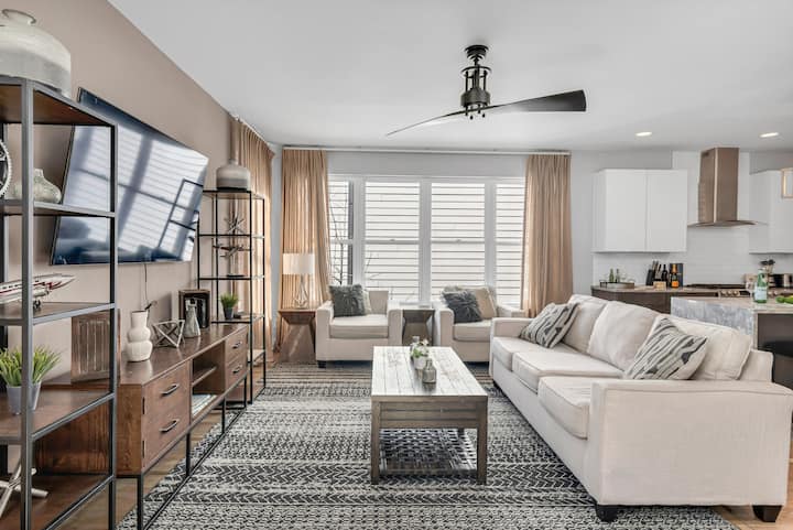 Rustic Nashville Home With Rooftop-near Belmont - Nashville, TN
