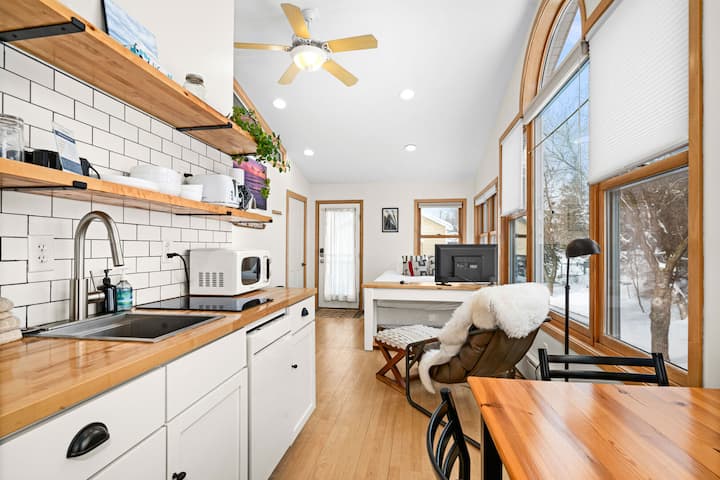 Sunshine Studio | Near Canal Park & On Beach - Duluth, MN