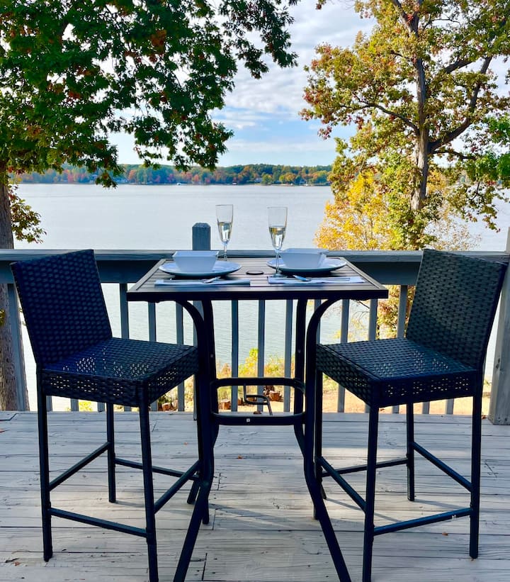 Spectacular Lake Oasis + Private Beach + Firepit - レイク・ワイリー, SC