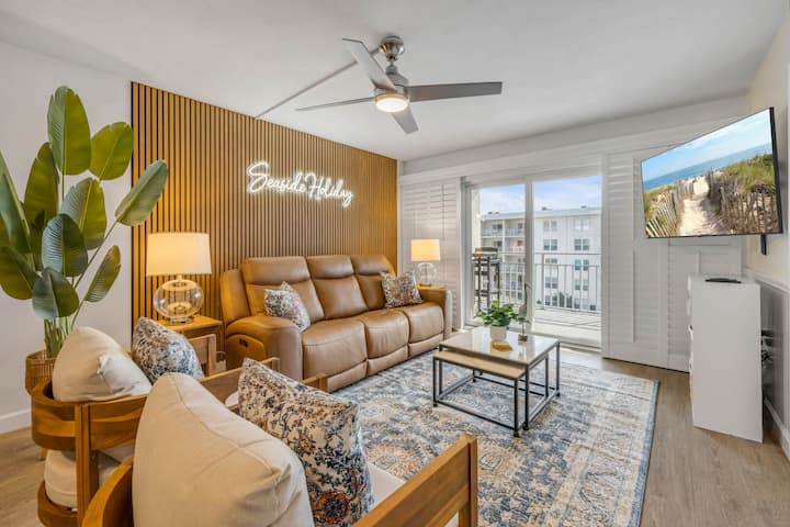 New Updated 2/2, Beachfront With A Private Balcony, Atlantic Ocean Views, And A Heated Pool - New Smyrna Beach, FL