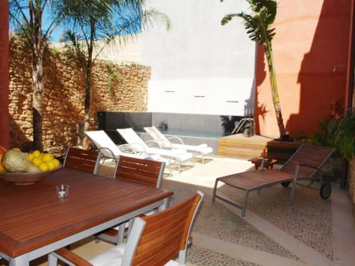 Casa Con Piscina En El Casco Antiguo De Alcudia - Mallorca