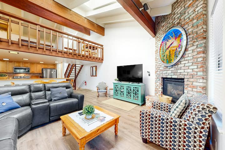 3br Mountainview | Pool | Balcony | Fireplace - Carson City, NV