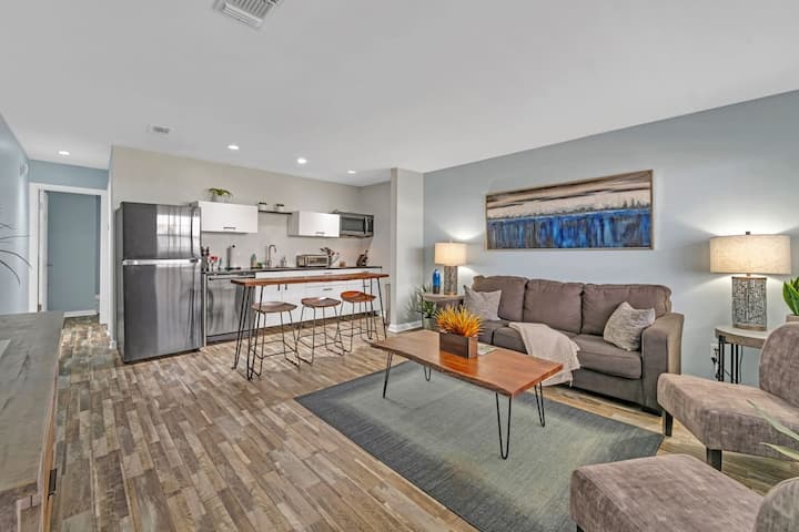 Stylish Okaloosa Island 1br Condo Steps To Beach - Fort Walton Beach, FL