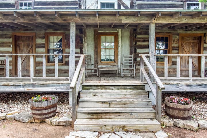 Country Delight | Pet Friendly - Fredericksburg, TX