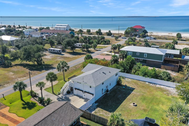 Anchored Inn -So Close To Beach! Pets Ok! Fire Pit - Mexico Beach, FL