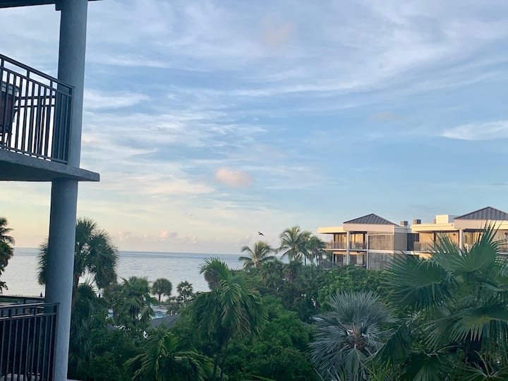 Magical Sunrises On The Atlantic, Upgraded Condo & - Key West, FL