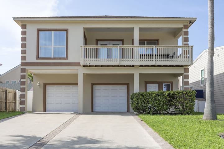 Lovely Townhouse With Heated Pool, Hot Tub & Pool Table! Near The Beach! - South Padre Island, TX