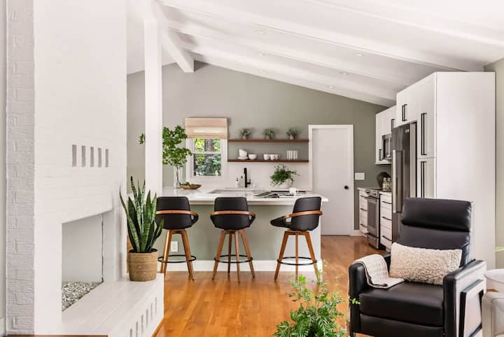 Triangle Forest Retreat In The Heart Of Cary - Apex, NC