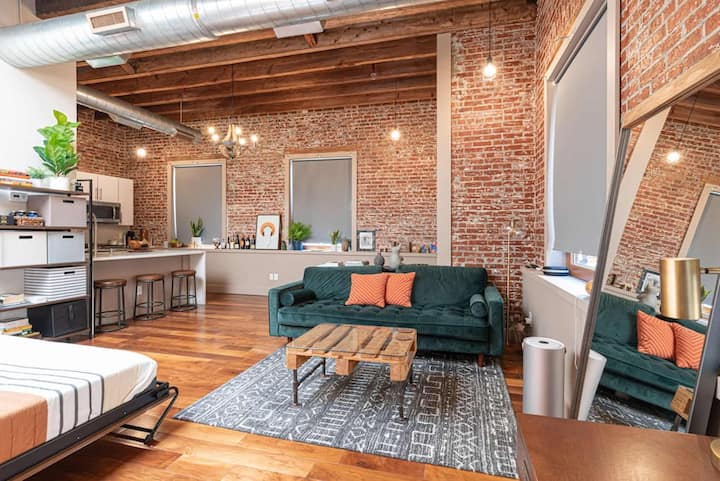 The Cosmopolitan Loft - 15 Min To Nyc Times Sq - Union City, NJ