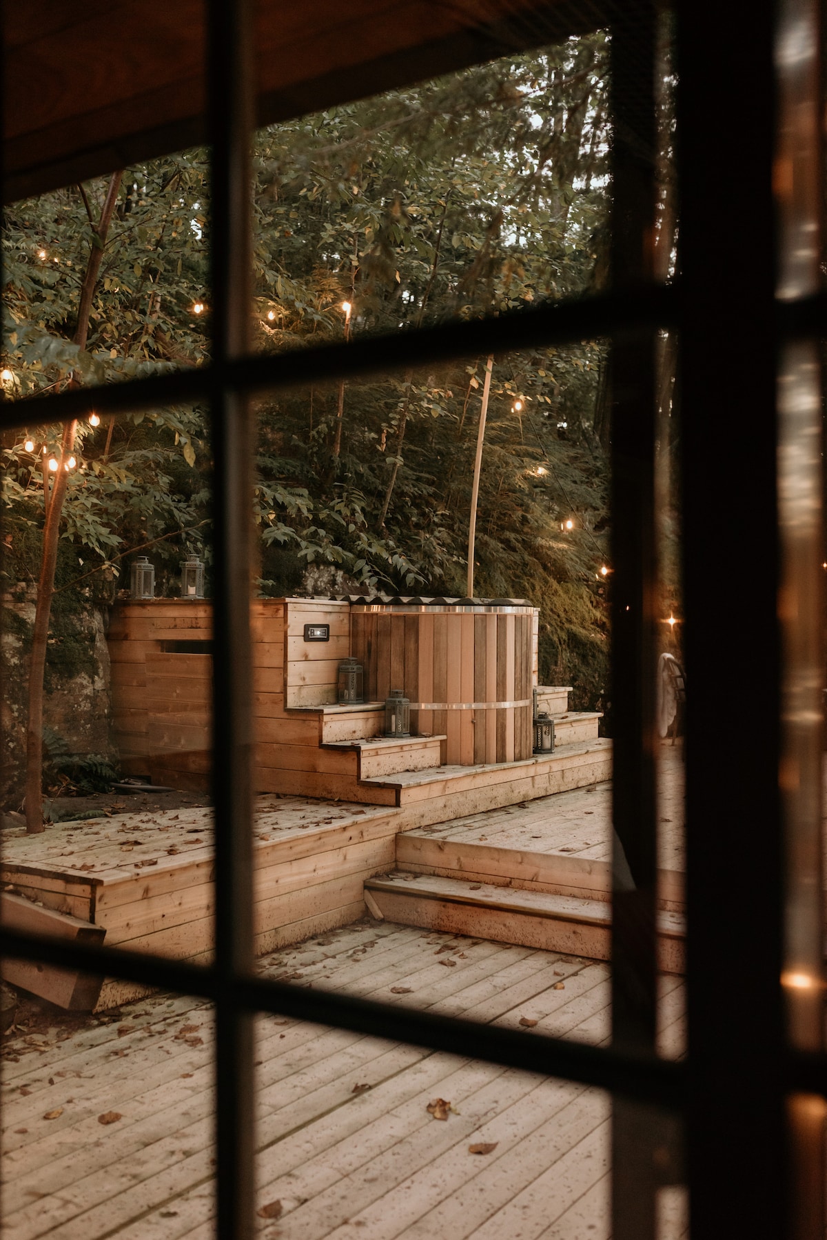 The Water’s Edge * * Unique Muskoka Treehouse * * - Tree houses for ...