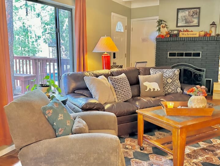Lazy Bear Cabin: Lakeside Retreat - Prescott, AZ