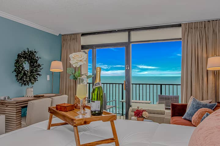 Romantic Escape! Oceanfront! Close To Everything! - Myrtle Beach, SC