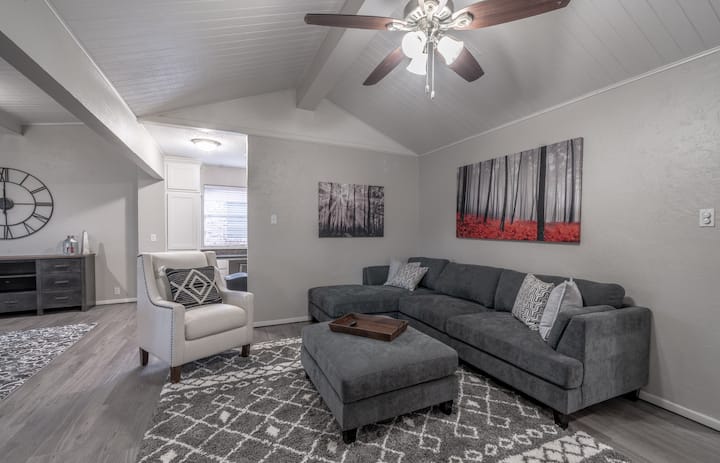 Caprock Courtside - 4br/2ba - Centrally Located - Lubbock, TX