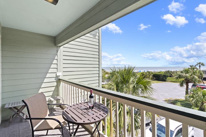 Oceanfront Sea Cabin On Front Beach - Mount Pleasant, SC