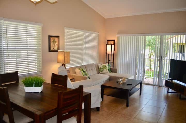 360c Bright Top-floor Apartment W/ Washer & Dryer, Pool & Parking Near Evert - Coral Springs