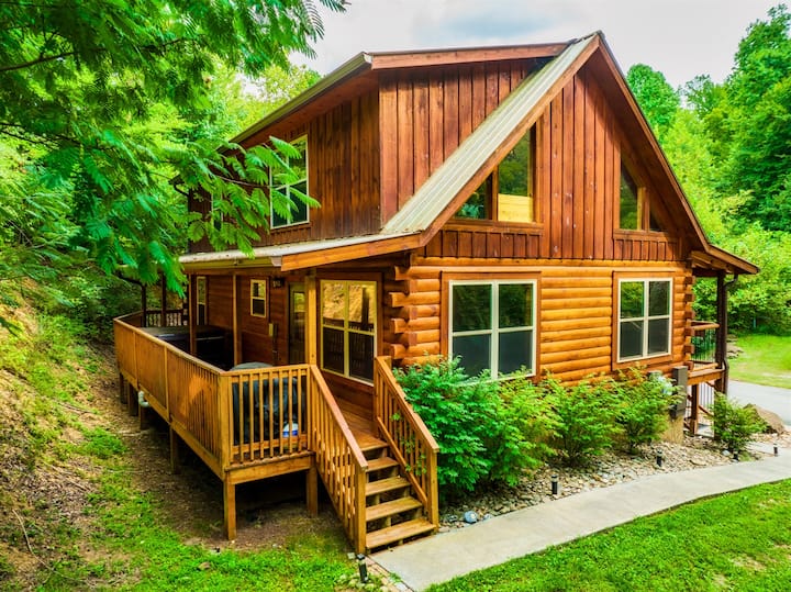 Secluded Cabin Getaway | Hot Tub  Pool Table  2 - Pigeon Forge, TN