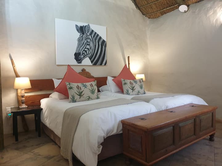 Chrislin African Lodge - Orchard Hut With Twin Bed - Addo
