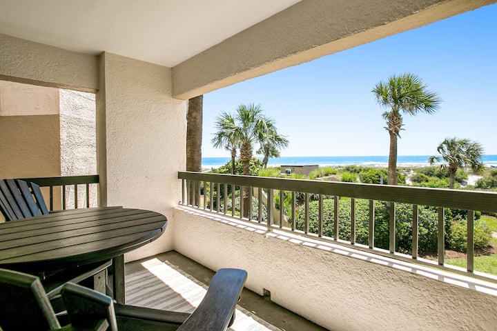 Renovated Oceanfront 1br | Pool | Tennis | Balcony - American Beach, FL