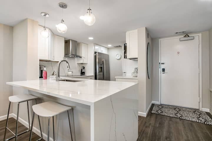 Renovated Oceanfront 1br | Pool | Tennis | Balcony - American Beach, FL