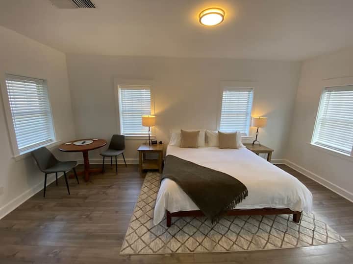 Bastrop Peaceful 2 Bedroom Riverside Private Apar - Bastrop, TX