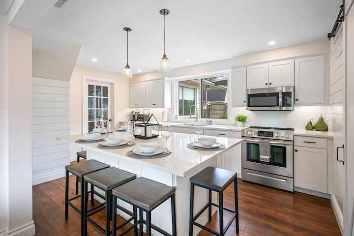 Modern 4 Bdrm 8 Ppl Niagara Home Steps To Old Town - Niagara-on-the-Lake