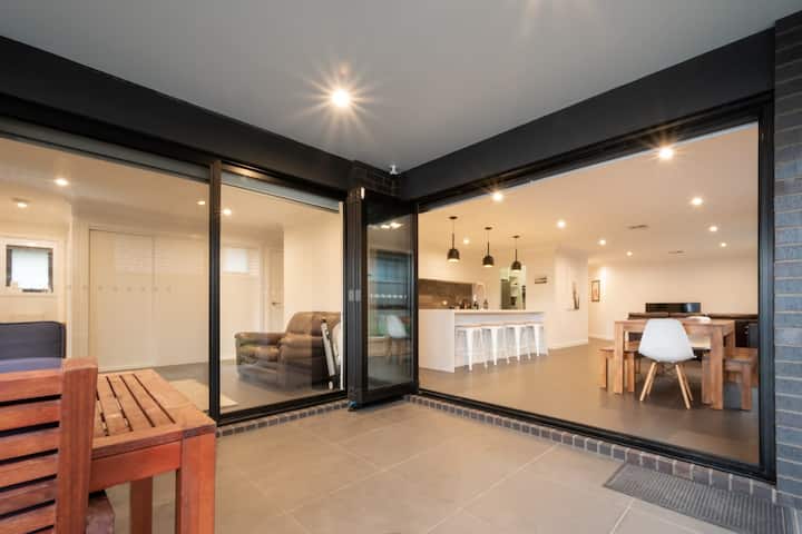 Modern Home For Large Groups Or Families - Launceston