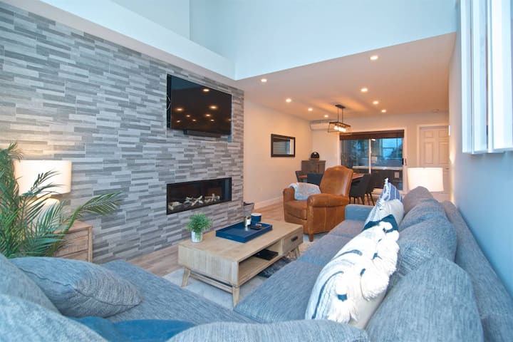 Upper Village 5 Star Townhouse, Private Hot Tub, - 휘슬러