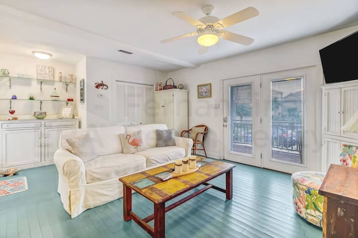 Relax In Charming Vintage Home Across From Beach - Fernandina Beach, FL