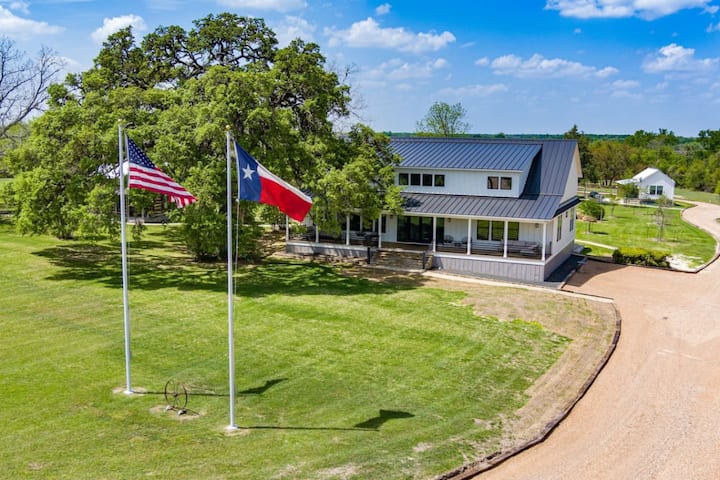 Luxury Farm Rental In Round Top! - Round Top, TX