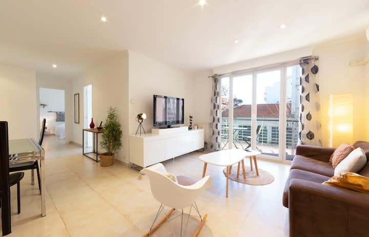 Centre D'antibes 3 Pièces Rénové Avec Terrasse - Antibes