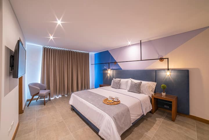 E105 | Duplex Luxury | 4br Retreat | Walk Anywhere - 산티아고데칼리