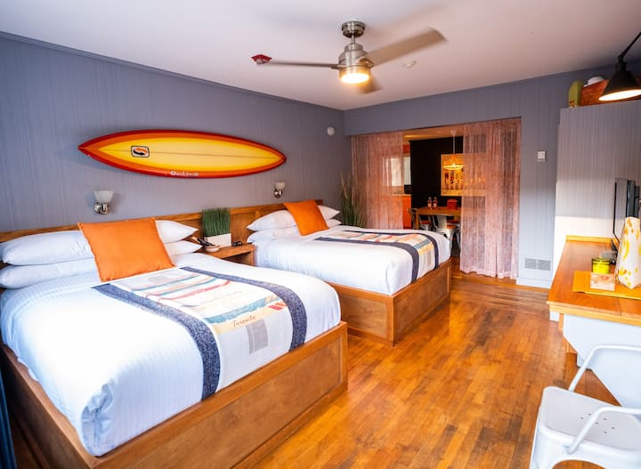 Surf's Up - Lighthouse Motel & Cottages - Bridgewater