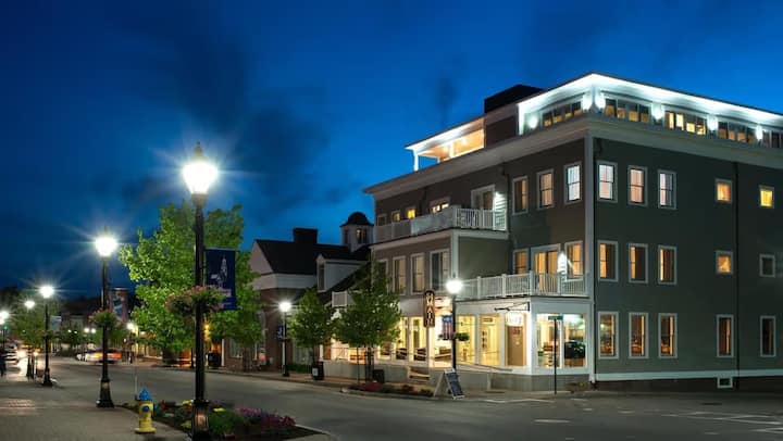 2 Bedroom Deluxe Suite @ 84 Main, Kennebunk Me - Wells, ME