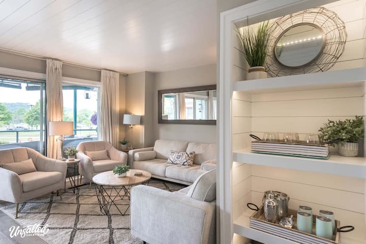 Luxury Downtown Condo W/ Channel Views! - Grand Haven State Park, MI