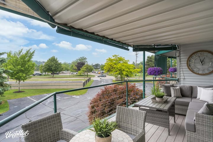 Luxury Downtown Condo W/ Channel Views! - Grand Haven, MI